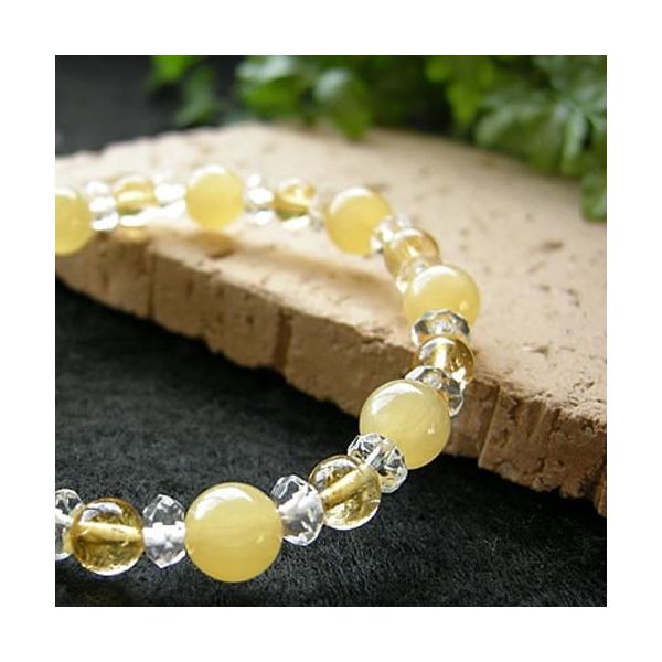 ２つの明るい色のパワーストーンを組み合わせました！暖かなエネルギーを持つアラゴナイトと仕事運・金運アップのシトリンブレスレットです！◆アラゴナイトの球の大きさ　：　約８ミリ◆シトリンの球の大きさ　：　約６ミリ◆ブレスレットのサイズ：内周 約...