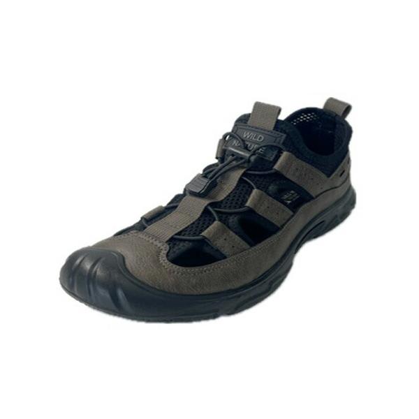 日常使いにも運動にも大活躍。軽やかな履き心地の超軽量スニーカー。シンプルなブラウンカラーでコーディネートしやすく、通勤・通学・ウォーキングや軽い運動にもぴったり。通気性の良いメッシュ素材とクッション性のあるソールで、快適な歩行をサポートしま...