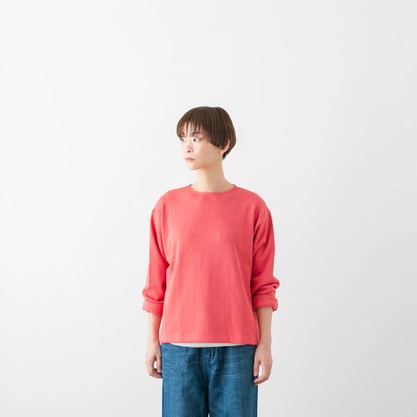 上質な着心地が魅力の、gicipiのコットンニットソー“SPINACIO”。ベーシックに着やすいボックスシルエットで、カジュアルからきれいめまで幅広く活躍します。ドロップショルダーと太めのアームホールで体のラインを拾いすぎず、窮屈感のない快...