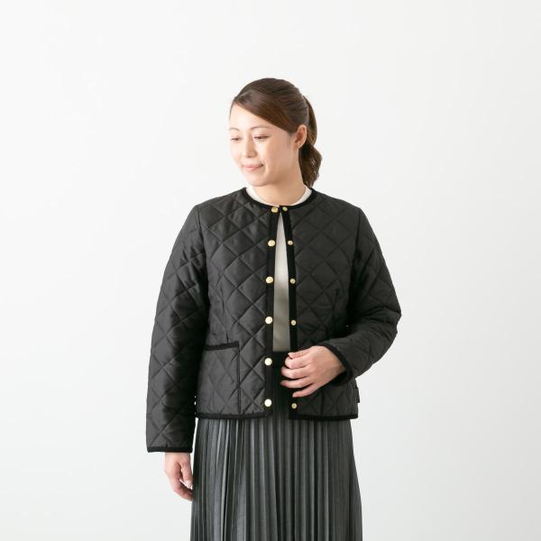 Traditional Weatherwearを代表するベストセラーのキルティングジャケット“ARKLEY”。ショート丈で軽くて羽織りやすく、洗練されたルックスが魅力です。肩回りがコンパクトなシルエットで、ワイドパンツやロングスカートなど、...