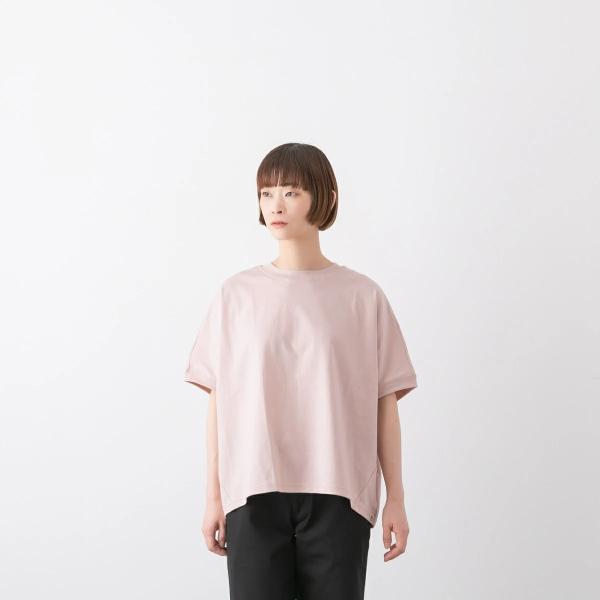 ゆったりとしたコクーンシルエットの、BrocanteのココンTシャツ。サイドの切り替えがふんわりとした立体感を生み、シンプルな着こなしでも雰囲気よく決まります。落ち感のあるシルエットで、リラックス感がありながらもすっきりとした印象に。前後差...