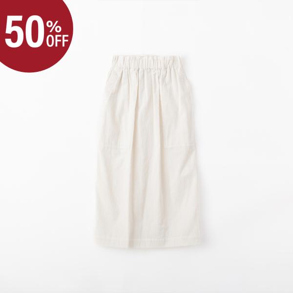 タテのラインをすっきりスタイル良く見せてくれるnicholson＆nicholsonのIラインスカート”CHERRY”。柔らかな光沢感とタテ畝が特徴のコーデュロイ素材を使用し、秋冬らしい暖かみのある雰囲気です。バックには深めのスリットが入っ...
