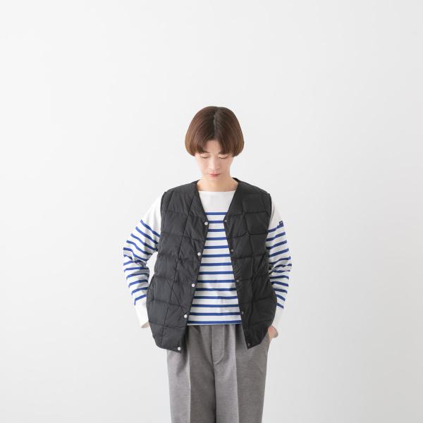 寒い季節に心強い、TAIONのインナーダウンベスト。Tシャツの上に羽織ったり、コートの下に着込んだり、暖かくて着回しやすいアイテムです。袖がないベストタイプなので、腕の動きが自由でストレスのない着心地。たっぷりと空気を含むことができる800...