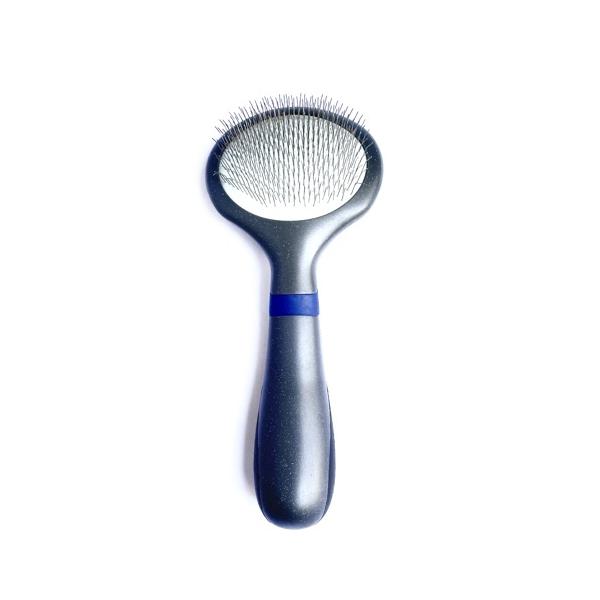 もつれに負けない無敵スリッカー サロンの必需品！高密度な固めのピンがもつれや毛玉を確実にとらえ、とかしてくれます。毛量の多い子やおパンツカットをしている子にもピン負けせず使えるのでオススメです！ミックススプレーやマットエックスと一緒に使うと...