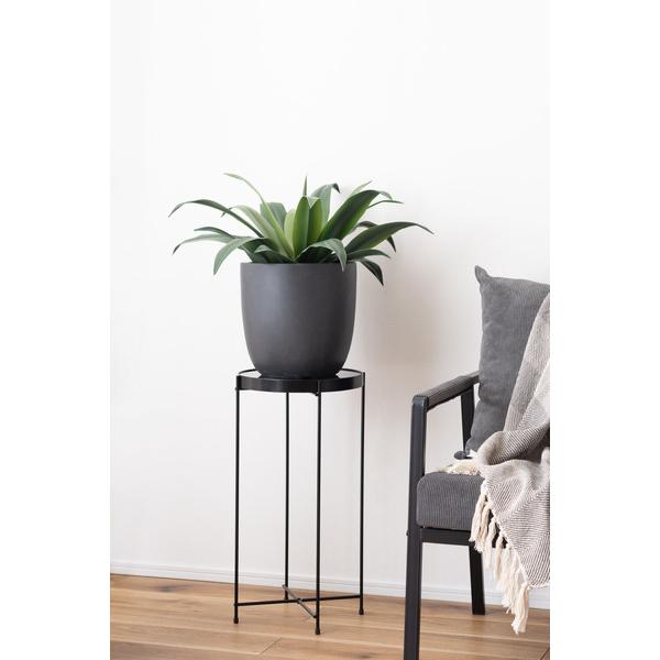 植物を入れるだけで、スタイリッシュなインテリアに さらさらとしたマットな質感と落ち着いたトーンが魅力的なグリーンベース。水抜き用の鉢底穴がついているため、植え込みでの使用も可能です。お部屋のイメージに合わせて植物をより魅力的に魅せてくれるア...