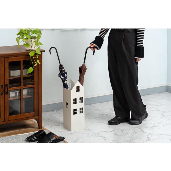 シンプルデザインですっきりと置ける、スチール製傘立てスリムで場所を取らず、狭いスペースにも置けるサイズ感が嬉しい傘立て。全体にデザインを施した円柱タイプと、可愛らしいハウス型の2種類展開です。粉体塗装のスチール製で錆びにくく、丈夫な作りに仕...