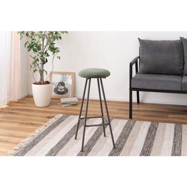 ひと息つく時のおともに...コンパクトなサイズ感で使い勝手が良いスツール”ベンコ”よりキッチンでも使用できるスマートなハイスツールが登場しました。手触りの良いコーデュロイ生地と、本革を断裁した時に残る部分を再利用した環境にやさしい素材「ボン...