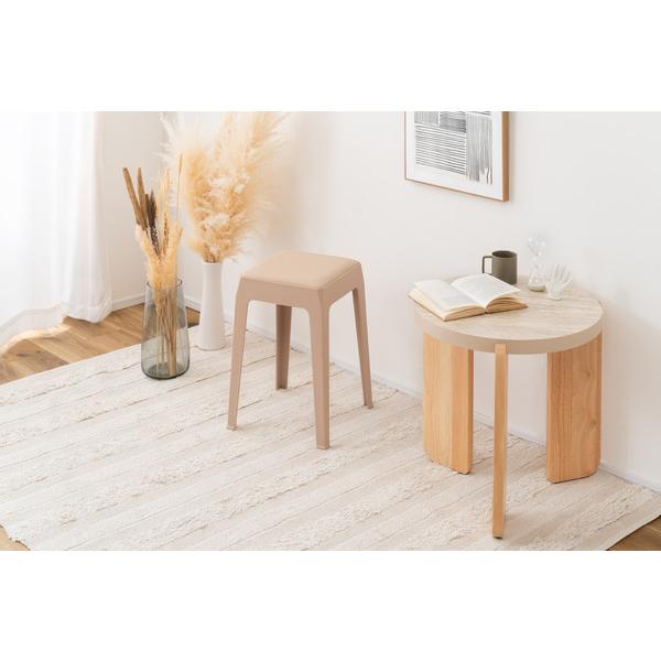 ●異素材の組み合わせがモダンなスツール。●優しい色味と上品な合皮が魅力的なスツール。●シンプルなデザインと絶妙なカラーは場所を選ばず、様々なインテリアとも好相性。●スタッキング(積み重ね)ができるので使わない時は省スペース収納。●掃除などの...