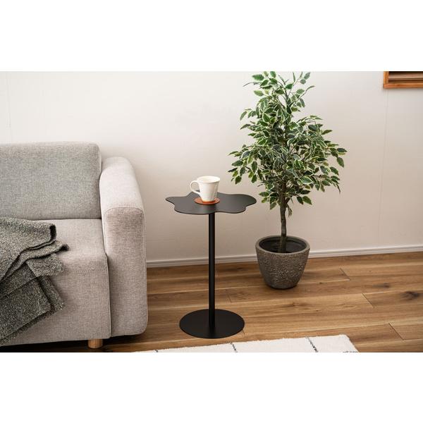 水たまり模様のフォルムがユニークなデザイン雨上がりの庭にできた水たまりをイメージしたプドルサイドテーブル。ユニークなデザインに落とし込むことにより空間にアクセントを与えます。●目を引くフォルム●お手入れ簡単商品の仕様について【材質】スチール...