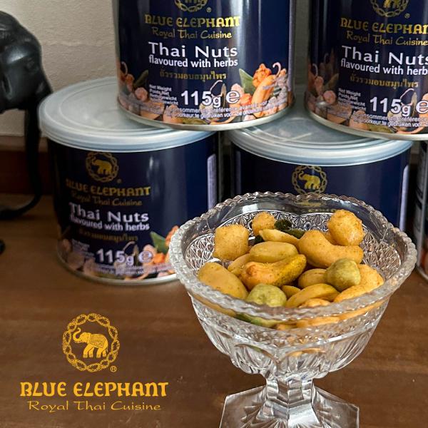 ブルーエレファントのタイナッツは、タイの高級レストラン・BLUE ELEPHANT（ブルーエレファント）を訪れたお客様に香り高いハーブを楽しんでいただくために作られた風味豊かなスナックです。マスターシェフ・ヌーロウのオリジナルレシピにより、...