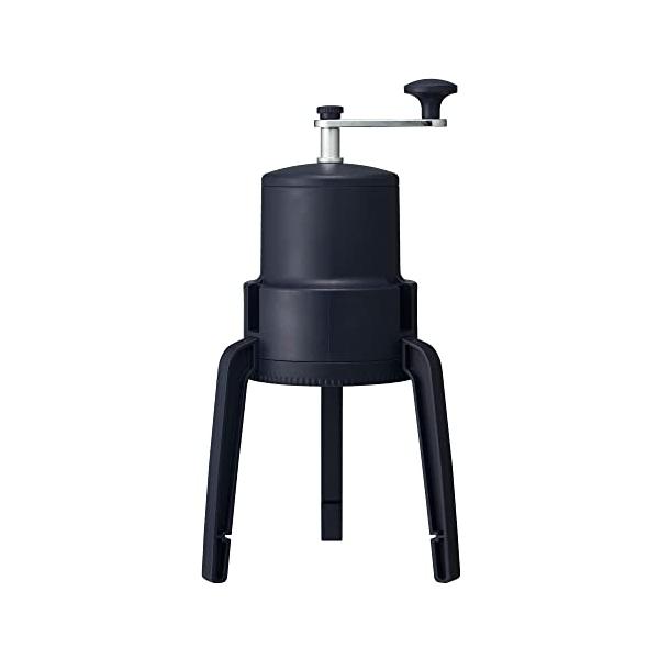 【商品概要】アウトドアやキャンプにも最適なかちわり手動かき氷器です。コンパクト設計で収納袋付き。市販の氷でかき氷が作れます。冷凍庫がない屋外でも手軽に作れます。歯の高さ調節機能付き。氷の粗さが調節できます。滑りにくい加工のより安定するので快...
