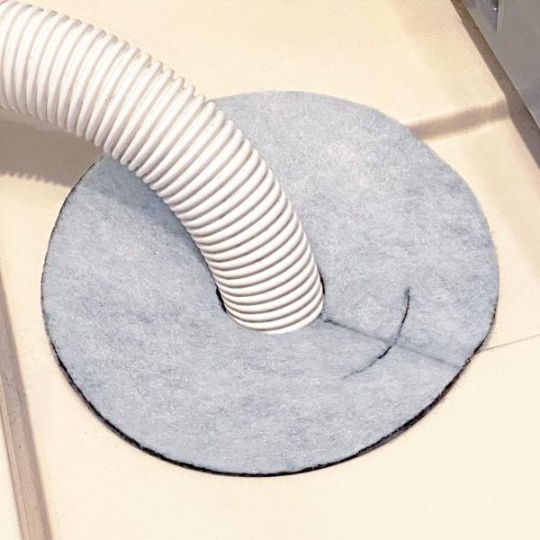 【商品概要】【商品仕様】:サイズ/約16×16cm、カラー/グレー、内容/2枚、材質/ポリエステル、レーヨン不織布（活性炭入）【気になる場所に】:活性炭のチカラで排水口の気になるニオイを消臭。ホコリや髪の毛などの汚れをしっかりキャッチ。【隙...