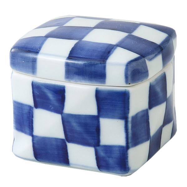 【商品概要】サイズ:6.5×6.5×高さ5.5cm本体重量:240g素材・材質:磁器原産国:日本容量:100ml【商品説明】【商品詳細】ブランド：西海陶器商品種別：ホーム＆キッチン商品名：西海陶器 波佐見焼 角陶箱 (小) 染付市松柄 63...