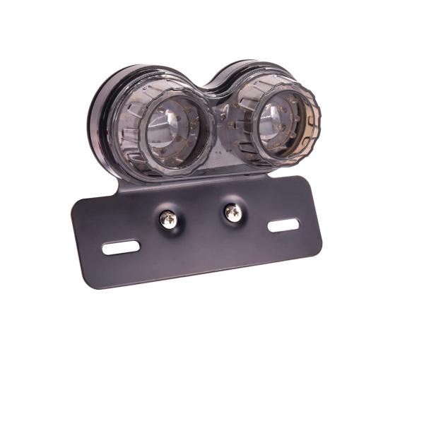 【商品概要】電圧: DC 12 V、ワット数: 40 W（40 LED、1 W/LED）、材質:金属ナンバープレートブラケット+PCレンズ。多機能:走行灯、ブレーキ灯、方向指示灯として使用できる。【ユニバーサルフィット】ナンバープレートブラ...