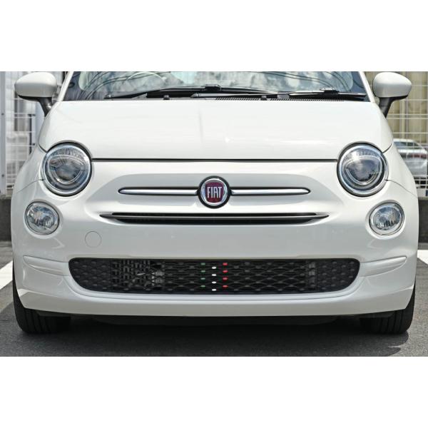 【商品概要】FIAT 500 シリーズ4以降専用商品FIAT500のフロントアンダーグリルに簡単な貼り付けられるトリコロールデカールグリル部にさりげないイタリアンアクセントを与えることができます【商品説明】【商品詳細】ブランド：core O...