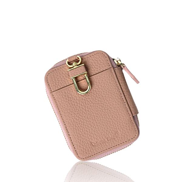 【商品概要】■スマートキー収納バンド 自宅のカギなどを収納できるキーフックが6連とスマートキーが固定できる伸縮バンドが2つ付いているので従来のキーケースより収納力の高いのが魅力です。■収納力と機能性 カードポケットが前面に1ヵ所と内側に2ヶ...