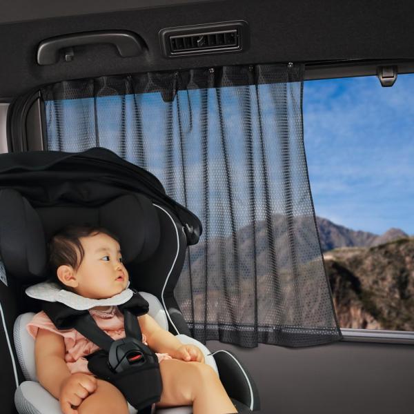 【商品概要】【商品内容】カーテン2枚 素材：メッシュ風生地 サイズ：各縦52cm×横90cm【強力丸型マグネット採用】丸型マグネットだからレール不要でスライドできる新技術。【やさしい遮光メッシュ素材】日差しをしっかりカットしながら、外の景色...