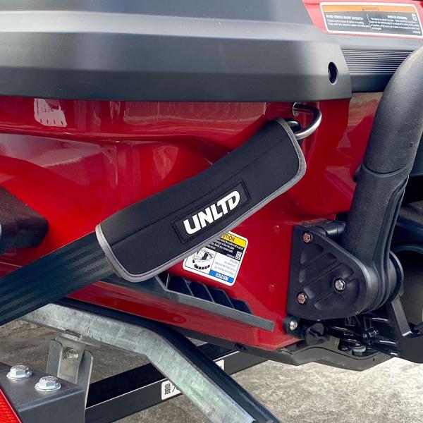 「UNLIMITEDタイダウンパッド」新改良マジックテープでかんたん着脱耐久性もアップし、頻繁に使用しても安心。5mmのネオプレン素材を採用。優れたクッション性サイズ:展開時：約22cm × 19cm巻時：約22cm × 6.5cm※縫製に...