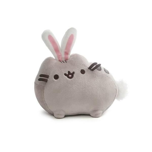 Facebookのスタンプでもお馴染み、人気ブログ「Pusheen the Cat」のプシーンちゃん。モフモフした毛で、ニコニコ顔のネコちゃんです。プシーンがウサギの耳としっぽをつけてイースターのウサギになったぬいぐるみです。