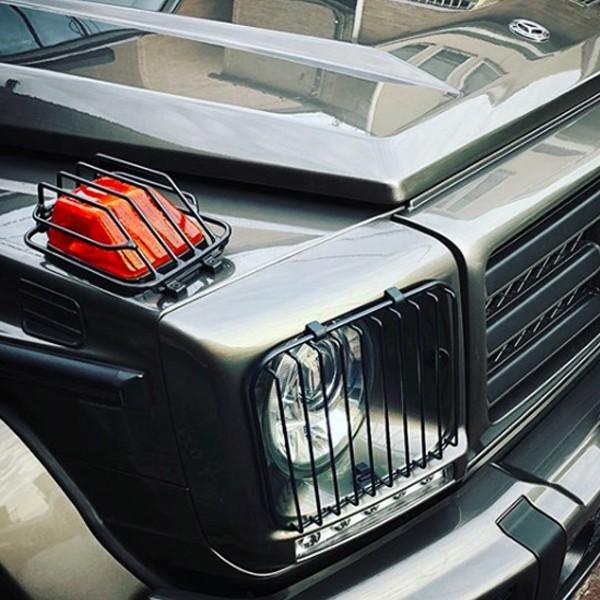 商品説明適合車種メルセデス ベンツW463 GクラスG350d/G320/G500/G550/AMG G55/AMG G63/AMG G65 （1990〜2018）商品説明- 新品- ボンネットウインカーの純正穴を利用してのポン付で取り付け...