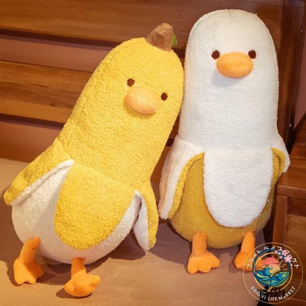 これはバナナ抱き枕ですか？それともアヒル抱き枕ですか？OhこれはユニークなBanana Duck抱き枕！思わずギュッと抱きしめたくなる、優しい抱き心地の抱き枕です。触り心地、抱き心地、サイズ感、全てにおいて最高！枕にするもよし、抱き枕にする...