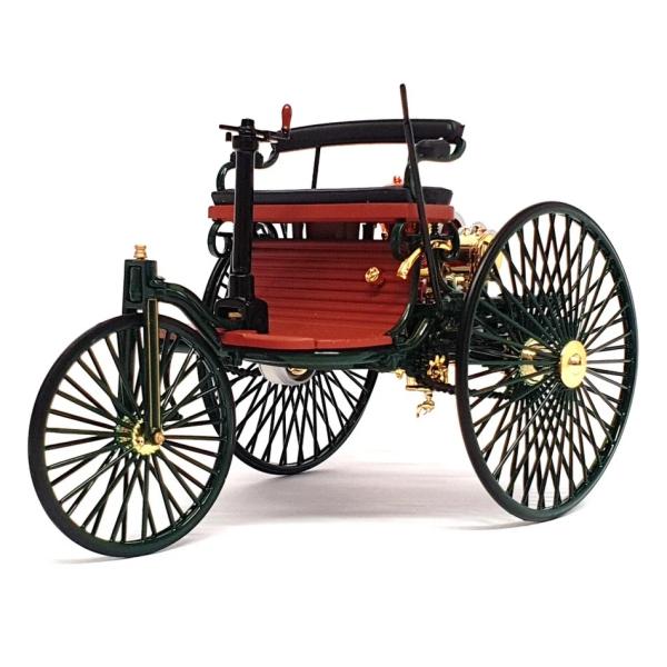 【仕様】・スケール：1/18・ダイキャスト・品番：183701【注意】・製造時の塗装ムラ・ブツ・傷・はみ出し・デカールのズレ・浮き・欠け・ボンドのはみ出し・部品のズレ・タイヤの浮きなど、　メーカーによって差はありますが量産モデルはある程度許...