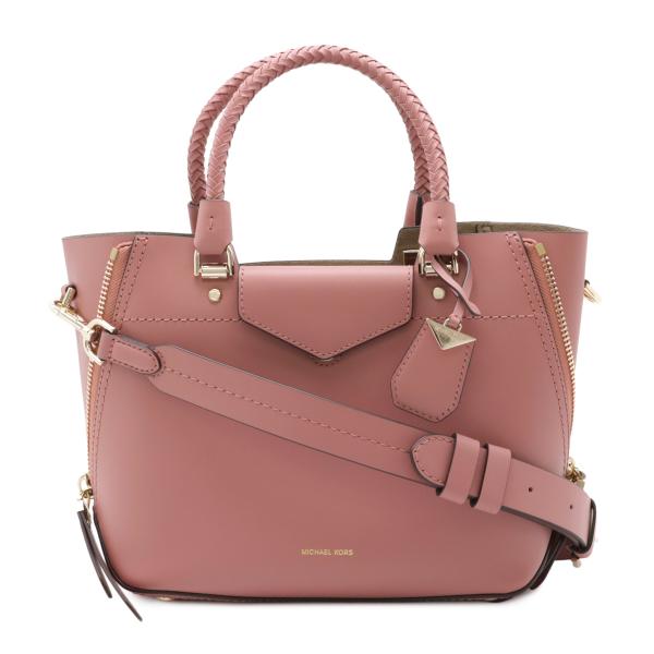 ［程度］新品未使用ランク【商品説明】［サイズ］W24cm-31cm H21.5cm D11.5cm ショルダーストラップ最長約117cm(17段階調節可、金具含む)［材質］レザー［カラー］ローズ［仕様］内側ファスナーポケット［付属品］保存袋...