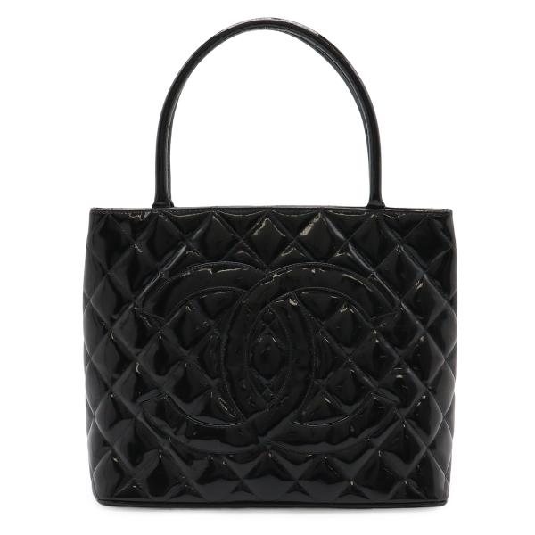 ［程度］中古 ABランク【商品説明】［サイズ］W30cm H24cm D15cm［材質］エナメル/レザー［カラー］ブラック［仕様］外側背面ポケット1、内側ファスナーポケット1、ポケット1［付属品］なし［重さ］約740g【コンディション】［外...