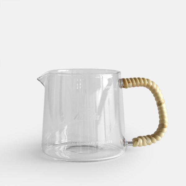 Kalitaのコーヒーサーバーにラタン（籐）を巻いたGSPコーヒーサーバー。シンプルな円筒型のデザインはツバメドリッパーとの相性も良く、無機物なガラスとその対極である有機的なラタンとの組み合わせが独自のスタイルをもちます。持ち手のラタン部分...