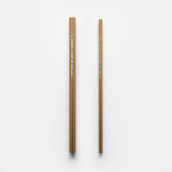 2種類の太さのアルミ製ストローセット。ストローの太さはそれぞれ6mmと10mm。標準サイズ(φ6mm)のストローは通常の飲料を。またそれを収納できるケースはワイドストロー(φ10mm)としても使用が出来、果肉入りの飲料などを飲むのに適してい...