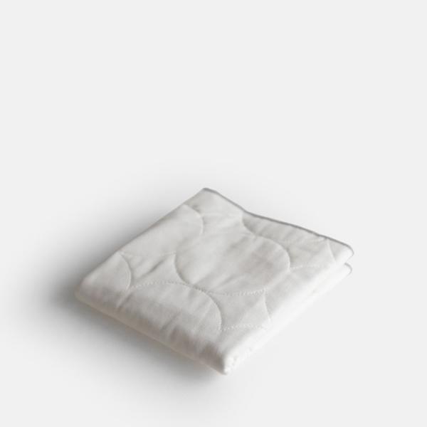 医療用の脱脂綿とガーゼで作る「pasima (パシーマ)」のふきん。仕上剤を使用せず、赤ちゃんから大人まで、肌が弱い方にも安心してお使いいただけます。「UKIHA」の生地よりも中わたの量が少ないので、軽くて乾きやすく、持ち運びにもぴったりで...