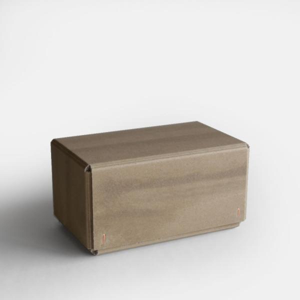 昔イギリスで使用されていた洗濯物の運搬用ボックスが100年近くたった今でもアンティークの収納ボックスとして使われていることに感銘を受け生まれたペーパーコンテナー。紙をベースに日本の伝統的な塗料とパラフィンによる蝋引きを施して作られるコンテナ...