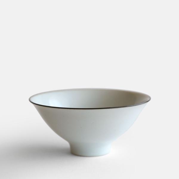 関わる人（生産者・購入者）や環境が、相互に豊かになれる関係性が築けるプロダクトを目指し、生み出された「ALONGU 明論具」。程よい厚み、軽さが特徴の「ALONGU 明論具」は、料理が盛り付けられた時の美しさだけではなく、食器洗いの時の扱い...