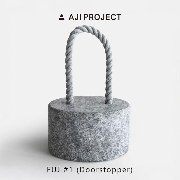 プロダクトデザイナー 藤城成貴氏により元々AJI PROJECTの商品としてあるPOUNDをリデザインされたドアストッパー「SOLID」。穴の開いた円柱の石にロープを通したシンプルなデザインです。庵治石はとても日本的な印象を持たれることが多...