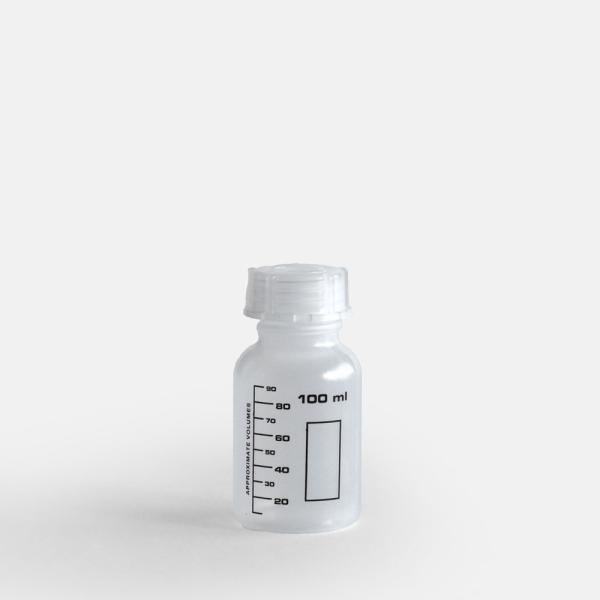 イタリアのLAMAPLAST（ラマプラスト）社によるプラスチック製ボトルです。工業製品らしい機能的なデザインで食材用のキャニスターとして、ピルケースとして、細々とした物の収納容器として等、幅広くお使いいただけます。サイズは100ml、250...