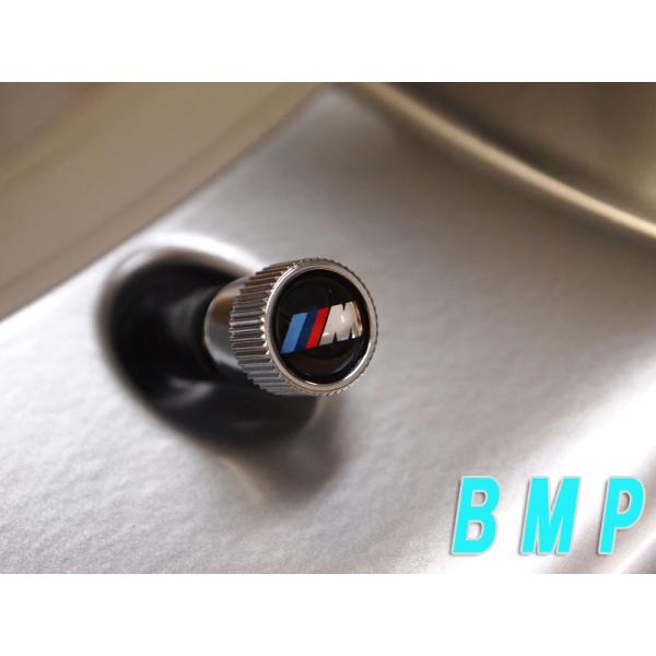 エンブレムランキング1位獲得！！品質保証のBMW純正BMW Mマークが入ったバルブキャップ ４個セット。タイヤホイールをドレスアップします。さり気ないところで差をつけたいオーナー様には必須アイテムです。元々はBMW of North Ame...