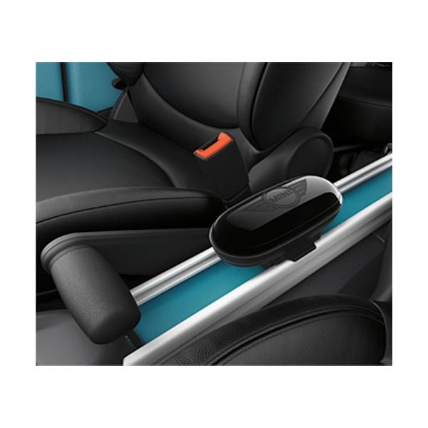 品質保証のBMW純正部品BMW MINI R60(CROSSOVER) メガネ・ケース※4シーター（スルータイプ）および5シーター（ショートタイプ）センターレールパッケージに標準装備メガネやサングラスを収納できます。MINIのウイングマーク...