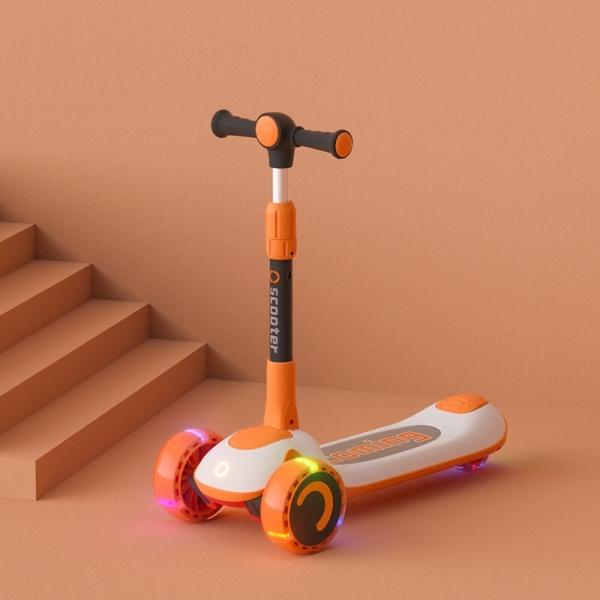 三つの楽しみ方がある子供用スクーターです、１木馬のように揺れる２キックスクーター３三輪車、１台３役、お得です。後輪にフットブレーキがあります、ハンドルまで（高さ）約６６cm、シートまで（高さ）約３３cm（横）約３０cm（長さ）約６０cm、対...