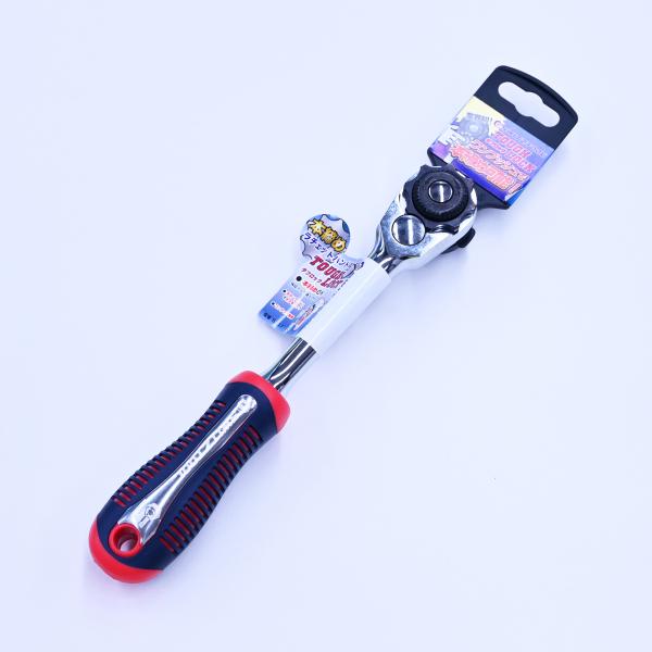 ラチェット機能付きのソケットレンチ。※ソケットはついておりません。別途用意してください。最高品質の72ギアを採用。細かく歯切れのよい動きが可能。なめらかな操作性を実現。ボタンプッシュで本締めが可能。狭い箇所でも作業が可能。素材ハンドル：クロ...