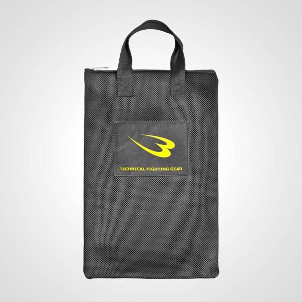 軽量で柔らかいメッシュ素材でできたバッグ。グローブやシューズ、小物や、トレーニングやジムに必要なアイテムなどが入れれます。16ozのグローブもちゃんと入ります。また、全面メッシュ素材なので、バック内の通気性もよく匂いがこもりません。トップは...