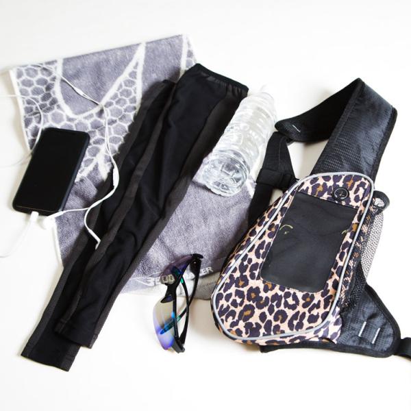 ■サイズ：本体サイズ：H30×W17×D7cmスマートフォン収納ポケット：H16×W9.5cm内側収納ポケット：H18×W11cm※手動での計測の為多少の誤差があります。※モニターの発色の具合によって実際のものと色が異なる場合があります。予...