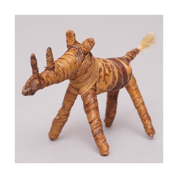 原産国:ケニアサイズ:全長6cm〜7cm x 高さ4cm〜5cmバナナの葉で作られたサイです。足は骨が針金のため調整できます。※天然の素材で手作りしています。表皮の色、風合いなど一つ一つ違います。ご了承ください。