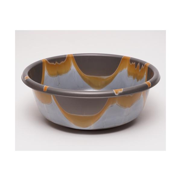 原産国:ブルキナファソサイズ:高さ約16cmx径約43cmアフリカでよく使われるプラスチックの洗面器です。カラフルで楽しいプラスチックの道具は、アフリカでは毎日フル稼働で活躍しています。軽くて使いやすい実用的な作りです。アフリカに行って見て...