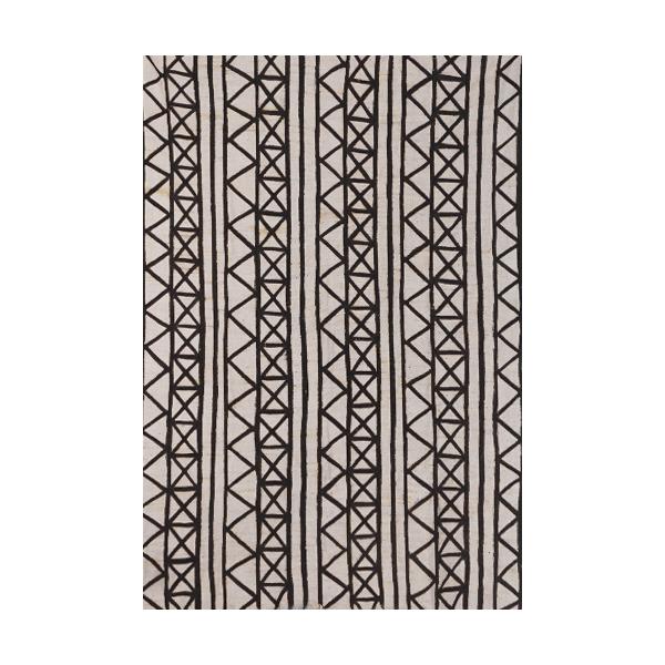 原産国:マリサイズ:約165cmX110cm(正確な四角形ではありませんので測る場所によってサイズに差があります。ご了承ください。)ボゴランフィニ(Bogolanfini)は、マリ共和国の伝統的な布地で、特にバンバラ族によって作られています...