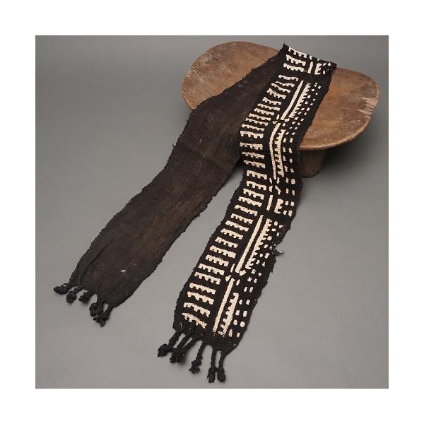 原産国:マリサイズ:長さ145cm　x　幅13cm(在庫が複数ございます。サイズは在庫の中の平均値です。手作りですので物により差があります。ご了承ください。)ガラマという葉から作る染料と泥で染めたマリ共和国の伝統的なコットン泥染帯です。テー...