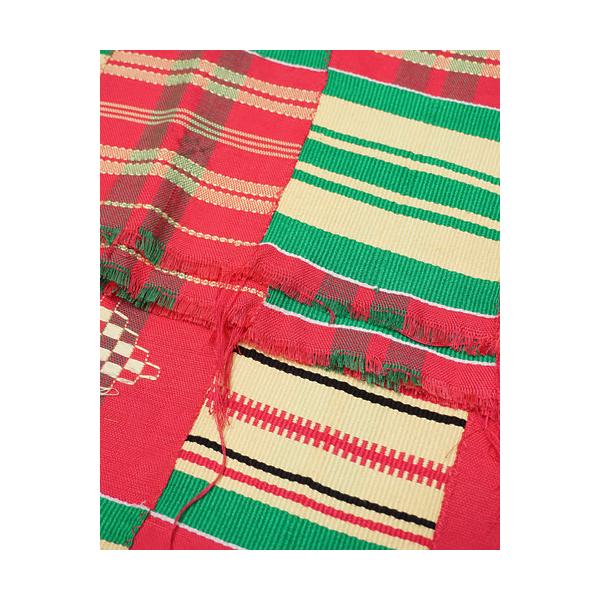 原産国:ガーナサイズ100cmc164m材質:レーヨン柄の意味:私の愛しい奥さんガーナ、アシャンティに伝わる伝統的な織物「ケンテ」です。ガーナで一番有名なケンテ村「Bonwire(ボンウィレ)」でケンテを織る家系に生まれた職人さんに織ってい...