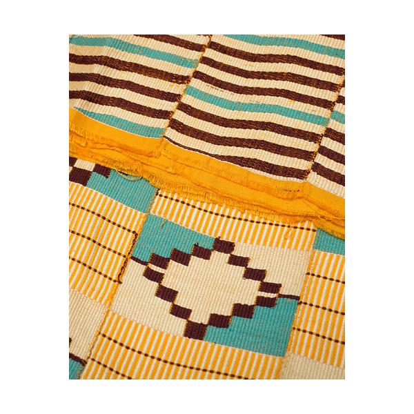 原産国:ガーナサイズ99cm160cm材質:レーヨン柄の意味:ケンテの中のケンテガーナ、アシャンティに伝わる伝統的な織物「ケンテ」です。ガーナで一番有名なケンテ村「Bonwire(ボンウィレ)」でケンテを織る家系に生まれた職人さんに織ってい...