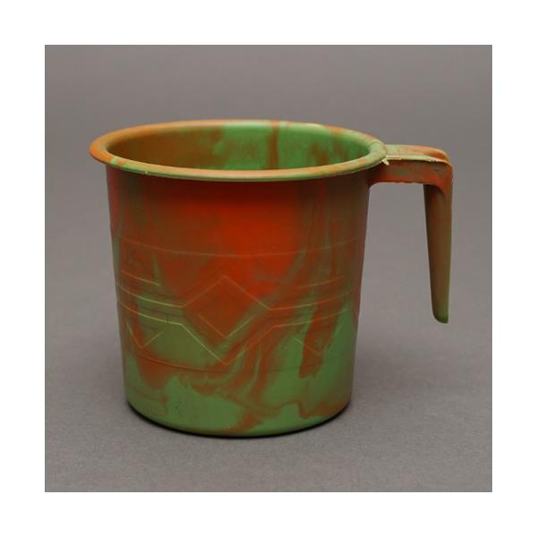 原産国:セネガルサイズ:高さ約9cmx経約9cmアフリカでよく使われるプラスチックのコップです。同じサイズのコップはきれいに重ねて収納できます。(写真2枚目)カラフルで楽しいプラスチックの道具は、アフリカでは毎日フル稼働で活躍しています。軽...