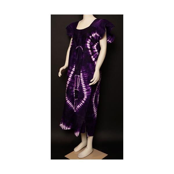 原産国:ギニアマネキン身長170cmギニアのご婦人が日常生活で着ているラフなスタイルのワンピースです。バゼンという光沢のある布を染めていますので、発色がとても綺麗です。部屋着などとして楽に着ていただけると良いと思います。初めはパリッとしてい...