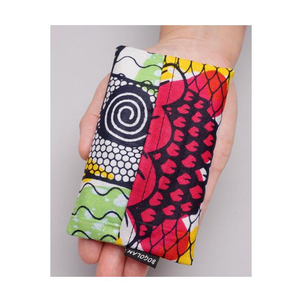 アフリカンワックスの可愛いポケットティッシュケースです。当店で丁寧に縫製しております。永くお使いいただけると思います。ボゴランマーケットのオリジナル商品です。